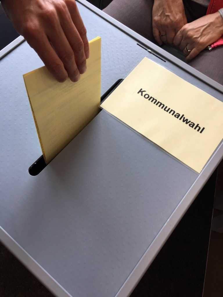 Wahlen Teil III: Einwerfen - Björn Bromberger